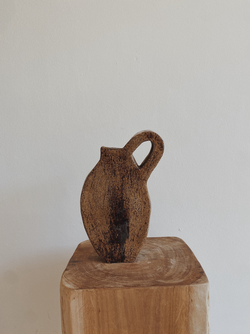 'Water-carrier' vessel – Beagle and Basset
