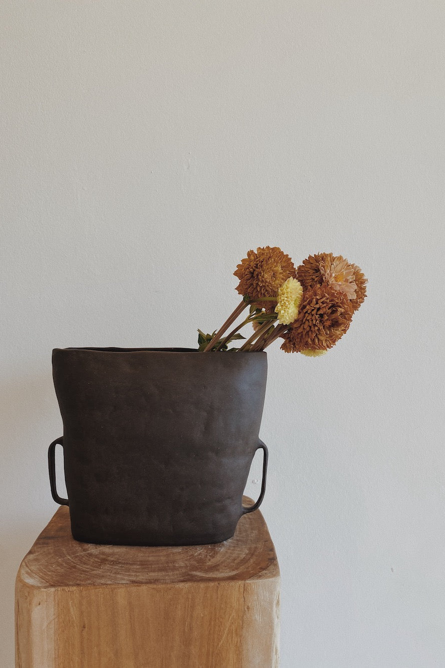 Midnight thin handle vessel – Beagle and Basset